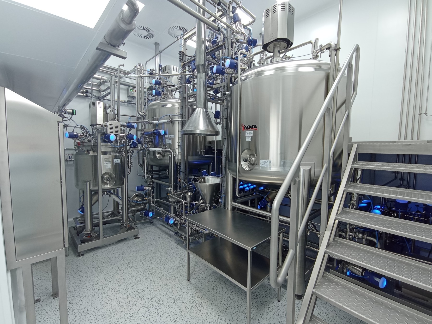 Equipment for manufacturing medicinal products