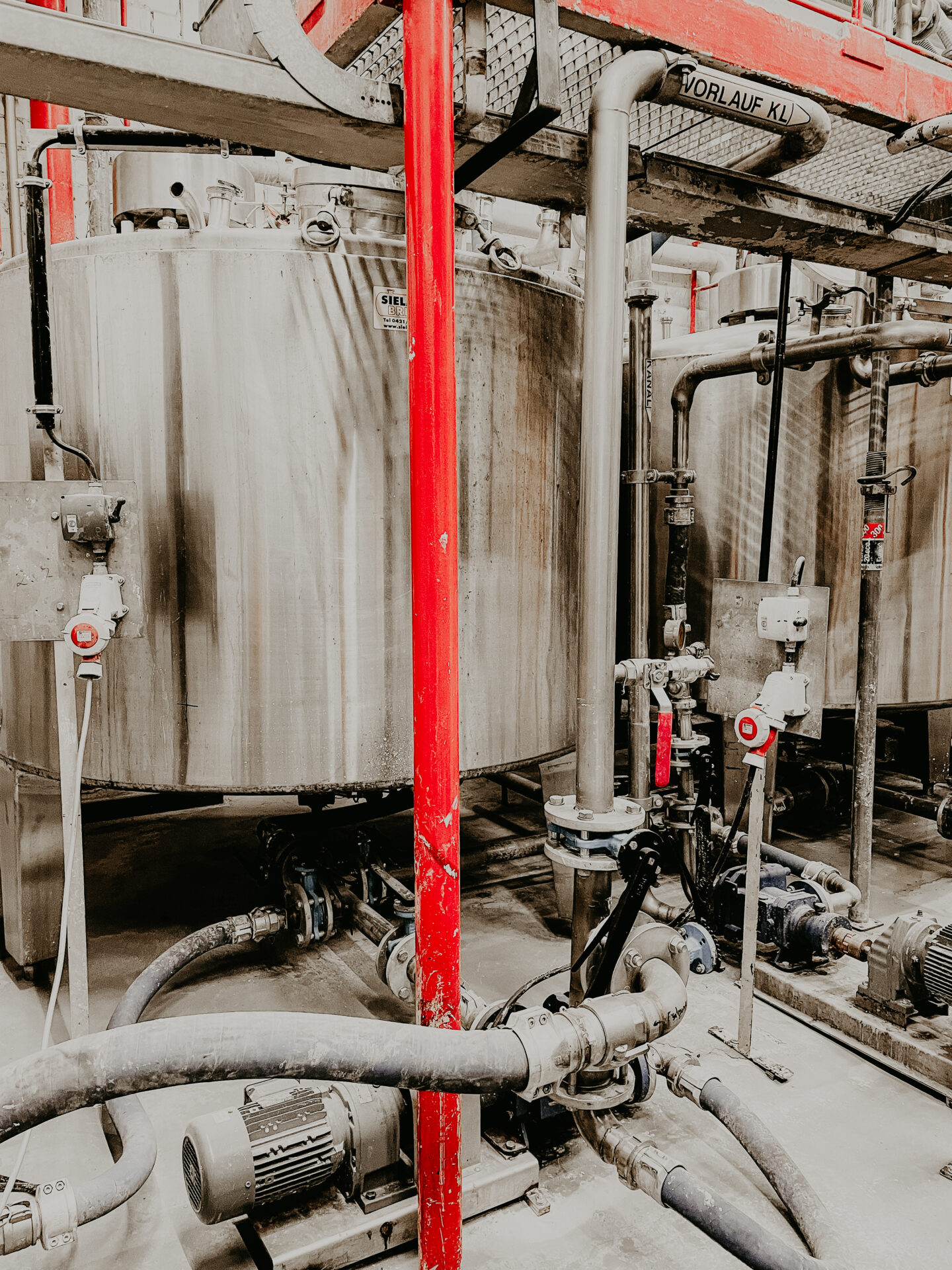 Safe Processes in Corrugated Board Production: Precise Monitoring of Glue Storage with UWT ...